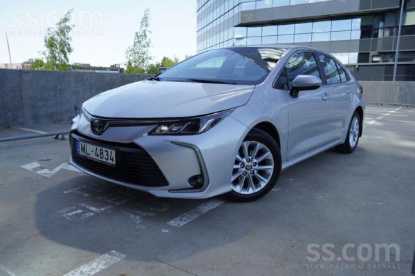 Toyota Corolla 2020 in Riga, with an engine capacity of 1.60 L and mileage of 105 thousand km for 14100 €, photo 1 on AUTOMOTO.COM.LV