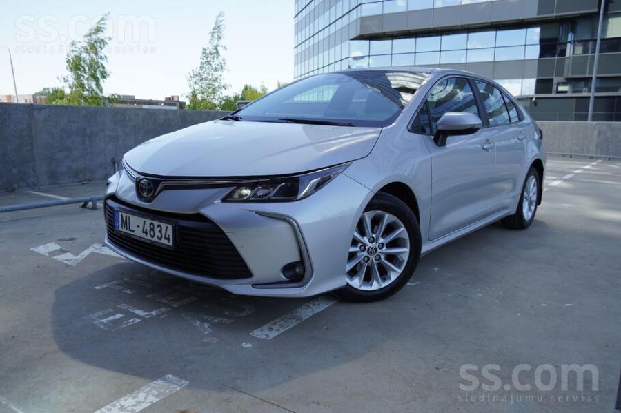 Toyota Corolla 2020 in Riga, with an engine capacity of 1.60 L and mileage of 105 thousand km for 14100 €, photo 1 on AUTOMOTO.COM.LV