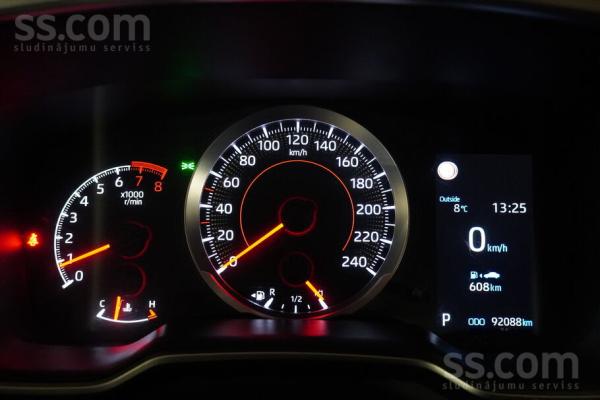Toyota Corolla 2020 in Riga, with an engine capacity of 1.60 L and mileage of 94 thousand km for 14790 €, photo 8 on AUTOMOTO.COM.LV