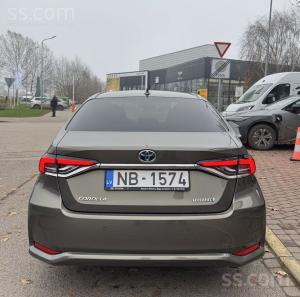 Toyota Corolla 2021 in Riga, with an engine capacity of 1.80 L and mileage of 92 thousand km for 19000 €, photo 3 on AUTOMOTO.COM.LV
