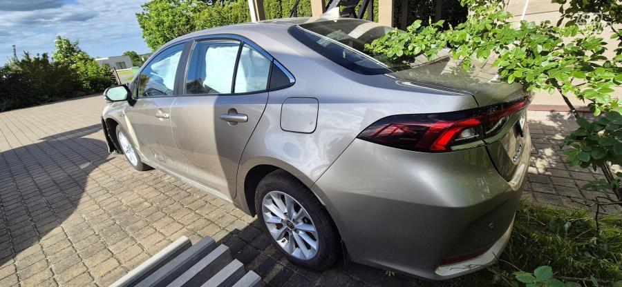 Toyota Corolla 2021 in Kaunas, with an engine capacity of 1.80 L and mileage of 61 thousand km for 4250 €, photo 3 on AUTOMOTO.COM.LV