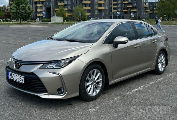 Toyota Corolla 2021 in Riga, with an engine capacity of 1.50 L and mileage of 32 thousand km for 18500 €, photo 1 on AUTOMOTO.COM.LV