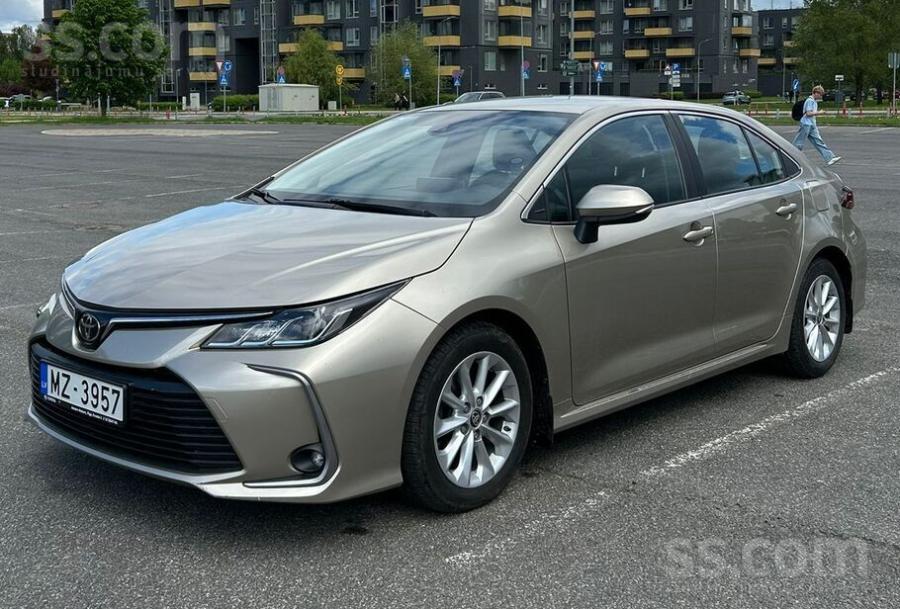 Toyota Corolla 2021 in Riga, with an engine capacity of 1.50 L and mileage of 32 thousand km for 18500 €, photo 1 on AUTOMOTO.COM.LV