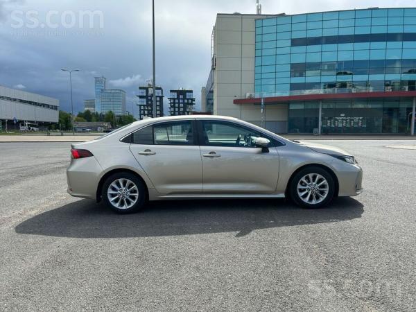 Toyota Corolla 2021 in Riga, with an engine capacity of 1.50 L and mileage of 32 thousand km for 18500 €, photo 3 on AUTOMOTO.COM.LV