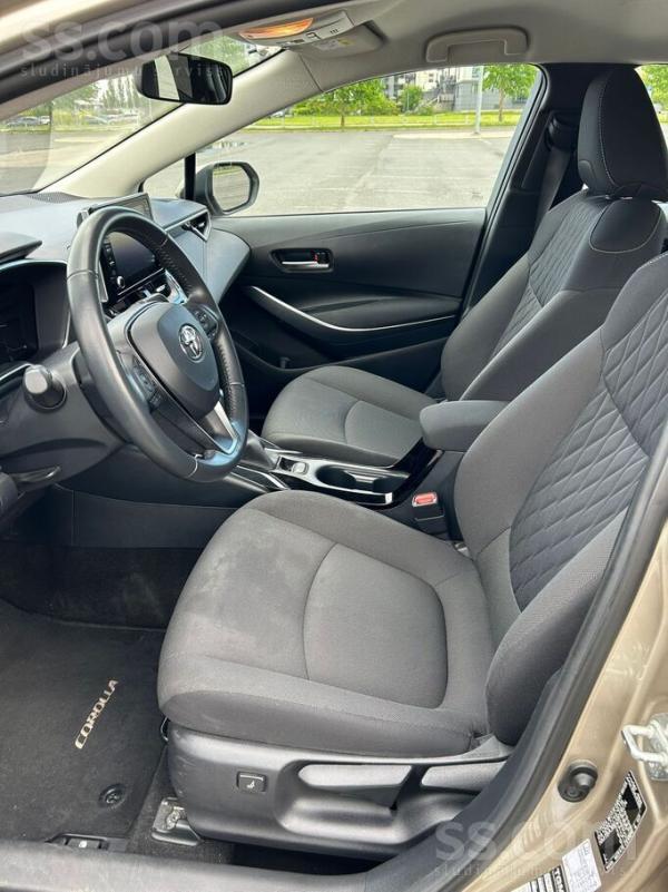 Toyota Corolla 2021 in Riga, with an engine capacity of 1.50 L and mileage of 32 thousand km for 18500 €, photo 5 on AUTOMOTO.COM.LV