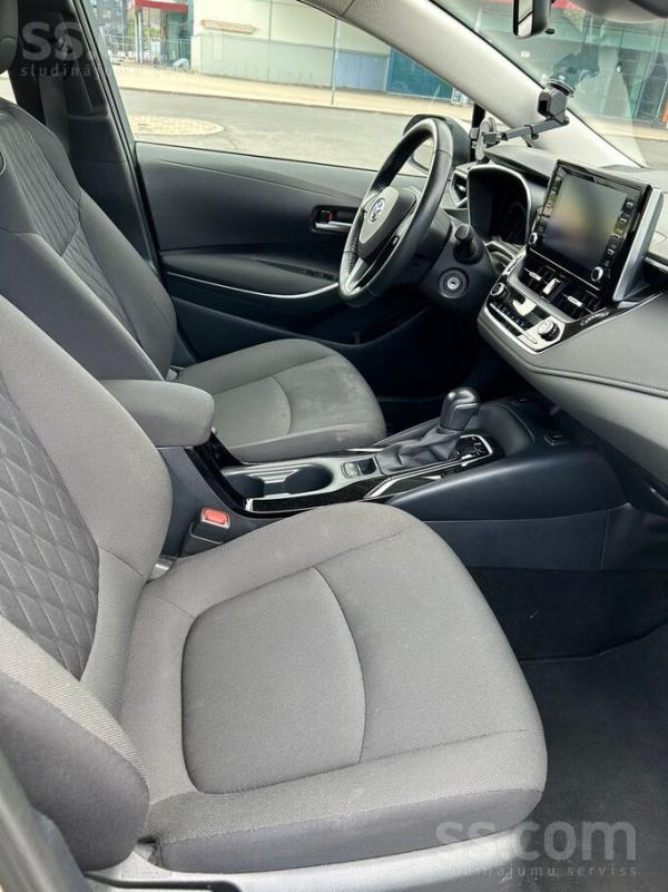 Toyota Corolla 2021 in Riga, with an engine capacity of 1.50 L and mileage of 32 thousand km for 18500 €, photo 6 on AUTOMOTO.COM.LV