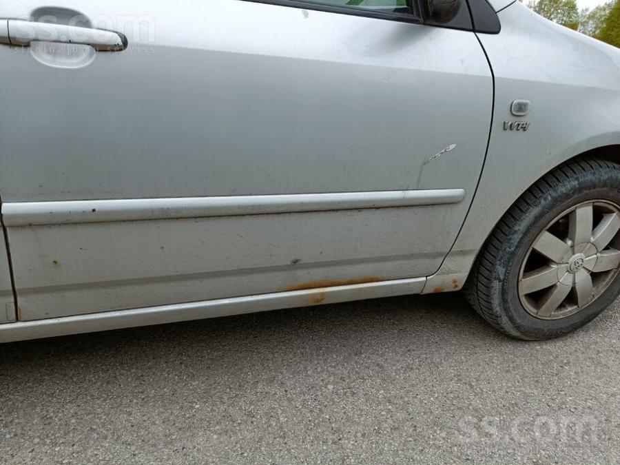 Toyota Corolla 2003 in Riga, with an engine capacity of 1.60 L and mileage of 388 thousand km for 895 €, photo 5 on AUTOMOTO.COM.LV