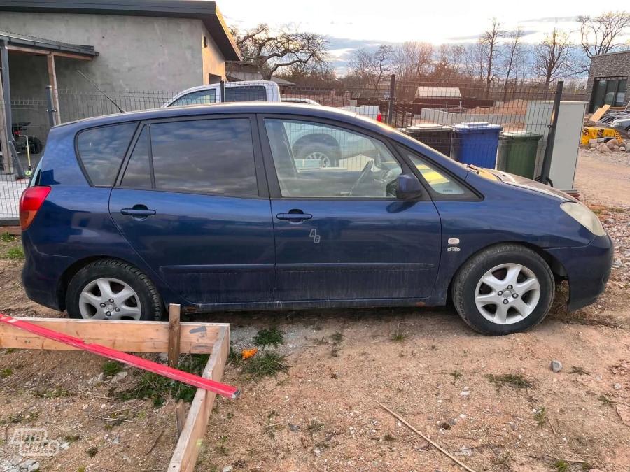 Toyota Corolla 2003 in Alytus, with an engine capacity of 2.00 L and mileage of 333 thousand km for 390 €, photo 3 on AUTOMOTO.COM.LV