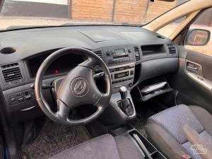 Toyota Corolla 2003 in Alytus, with an engine capacity of 2.00 L and mileage of 333 thousand km for 390 €, photo 6 on AUTOMOTO.COM.LV