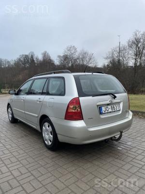 Toyota Corolla 2004 Rīga, ar dzinēja tilpumu 2.00 L un nobraukumu 383 tūkst. km par 1000 €, foto 3 vietnē AUTOMOTO.COM.LV