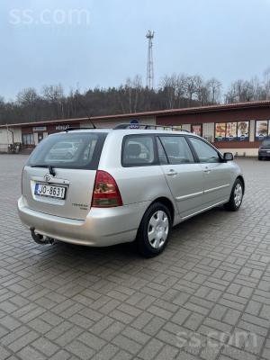 Toyota Corolla 2004 Rīga, ar dzinēja tilpumu 2.00 L un nobraukumu 383 tūkst. km par 1000 €, foto 4 vietnē AUTOMOTO.COM.LV