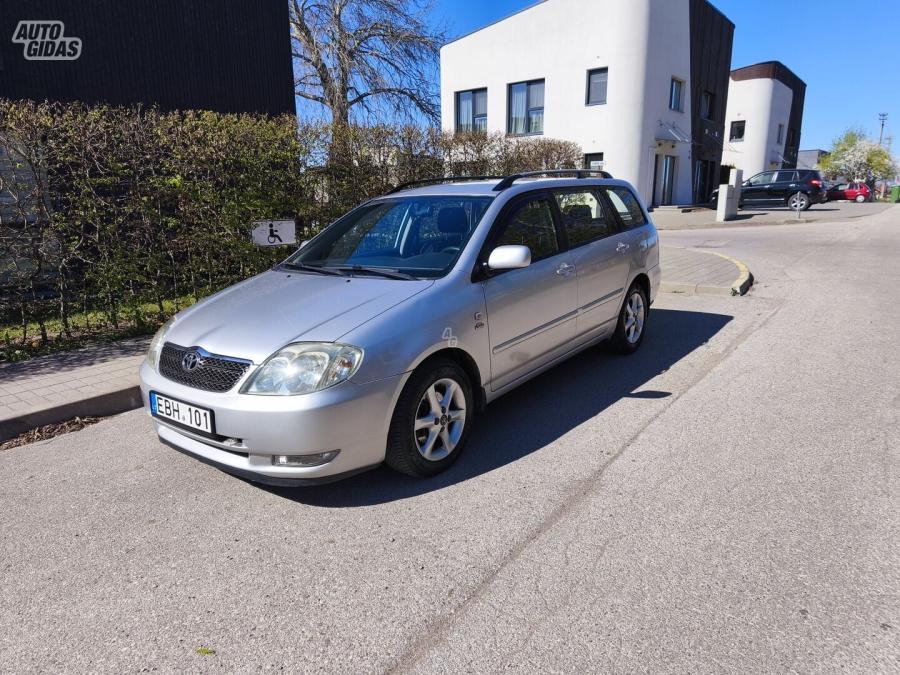 Toyota Corolla 2004 in Kaunas, with an engine capacity of 2.00 L and mileage of 300 thousand km for 1100 €, photo 1 on AUTOMOTO.COM.LV