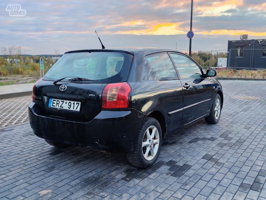 Toyota Corolla 2004 Viļņa, ar dzinēja tilpumu 1.60 L un nobraukumu 258 tūkst. km par 1200 €, foto 5 vietnē AUTOMOTO.COM.LV