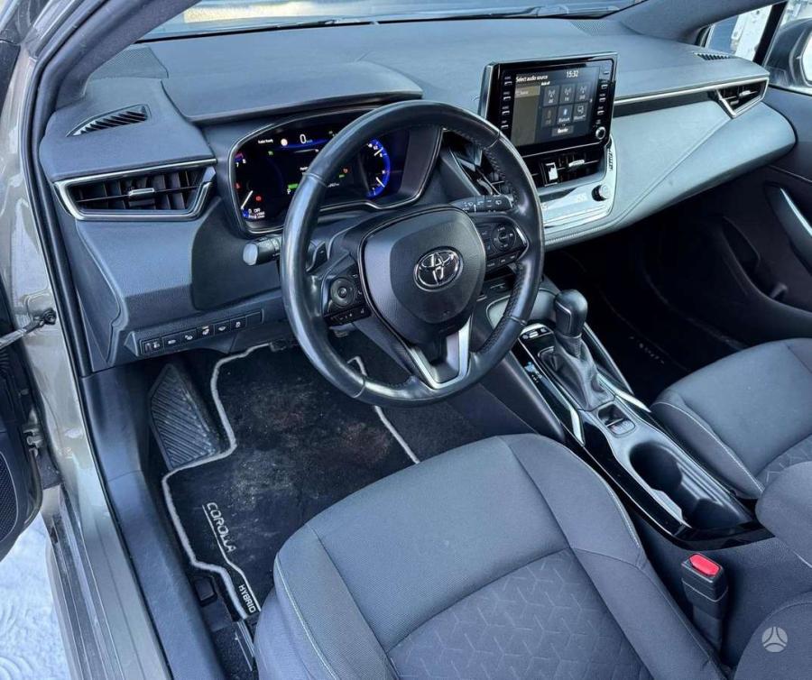 Toyota Corolla 2019 in Vievis, with an engine capacity of 1.99 L and mileage of 243 thousand km for 8350 €, photo 2 on AUTOMOTO.COM.LV