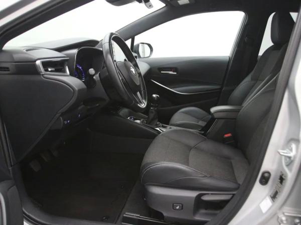 Toyota Corolla 2021 in Vilnius, with an engine capacity of 1.20 L and mileage of 196 thousand km for 12499 €, photo 4 on AUTOMOTO.COM.LV