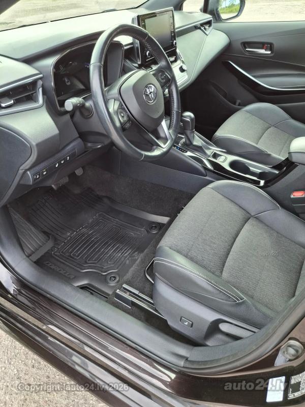 Toyota Corolla 2021 in Haapsalu, with an engine capacity of 1.20 L and mileage of 114 thousand km for 17600 €, photo 4 on AUTOMOTO.COM.LV