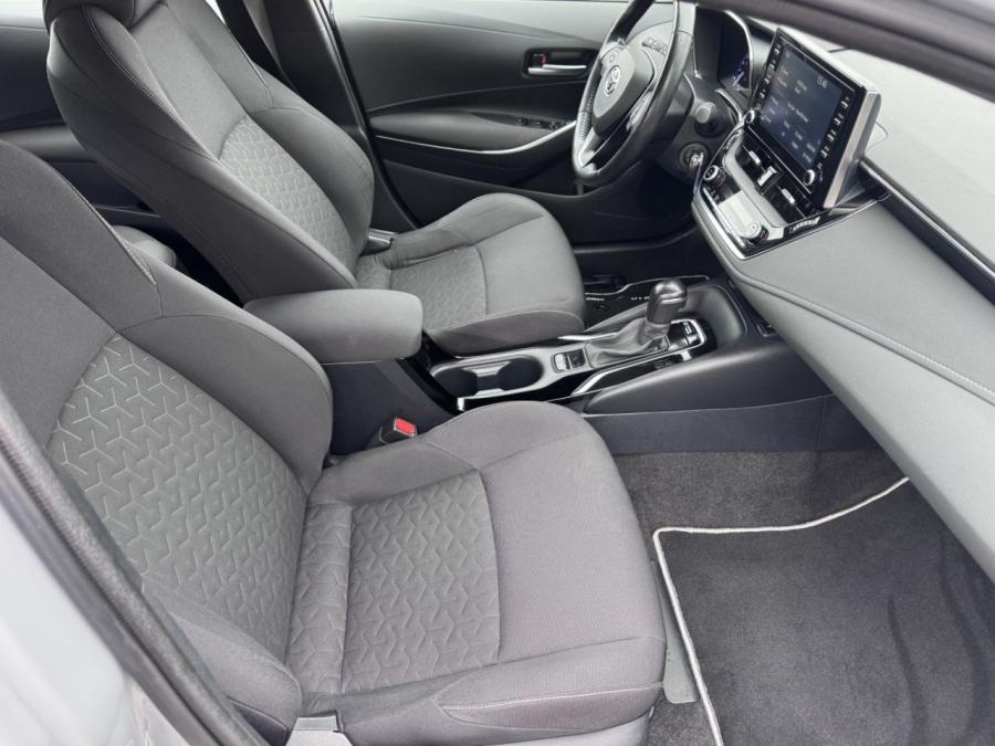 Toyota Corolla 2022 in Vilnius, with an engine capacity of 1.20 L and mileage of 101 thousand km for 15950 €, photo 5 on AUTOMOTO.COM.LV