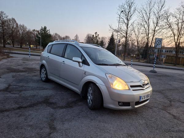 Beige Toyota Corolla Verso 2005 in Rakvere, with an engine capacity of 0.00 L and mileage of 326 thousand km for 2000 €, photo 2 on AUTOMOTO.COM.LV