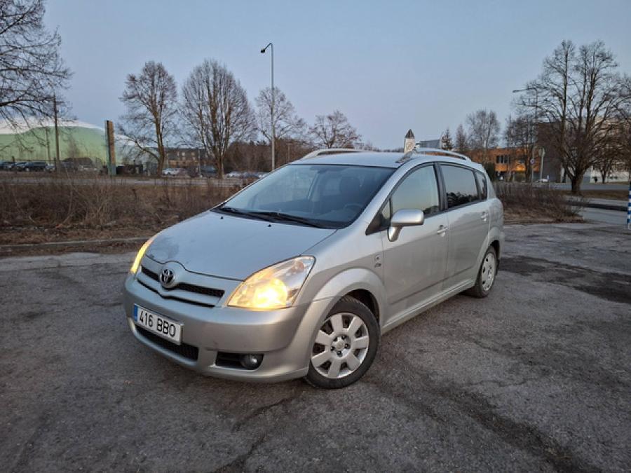 Beige Toyota Corolla Verso 2005 in Rakvere, with an engine capacity of 0.00 L and mileage of 326 thousand km for 2000 €, photo 5 on AUTOMOTO.COM.LV