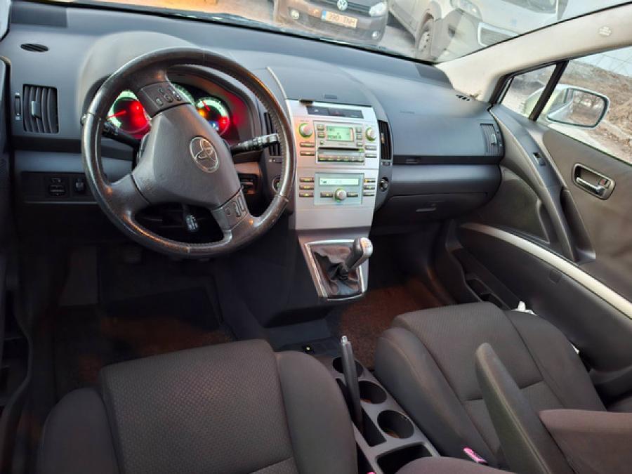 Beige Toyota Corolla Verso 2005 in Rakvere, with an engine capacity of 0.00 L and mileage of 326 thousand km for 2000 €, photo 8 on AUTOMOTO.COM.LV