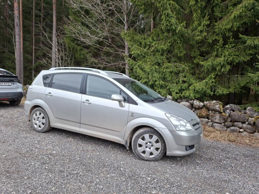 Beige Toyota Corolla Verso 2005 in Rakvere, with an engine capacity of 0.00 L and mileage of 326 thousand km for 2000 €, photo 13 on AUTOMOTO.COM.LV