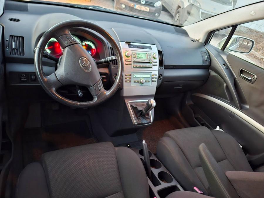 Beige Toyota Corolla Verso 2005 in Rakvere, with an engine capacity of 0.00 L and mileage of 326 thousand km for 2000 €, photo 20 on AUTOMOTO.COM.LV