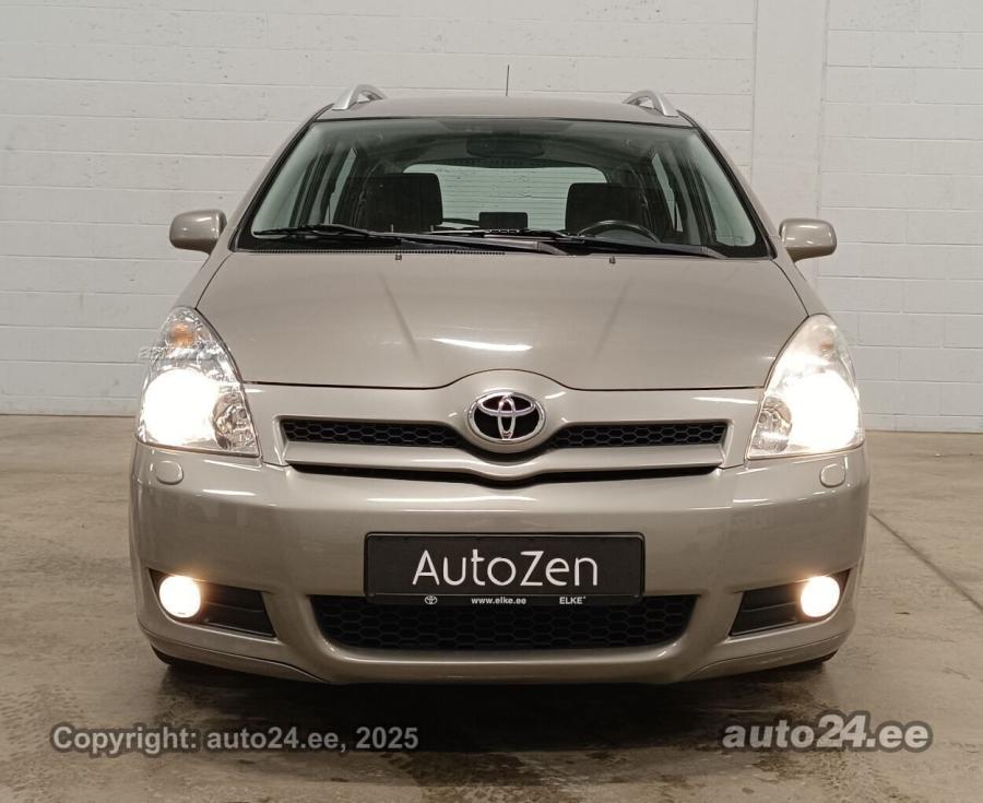 Smilšu krāsa Toyota Corolla Verso 2006 Tallina, ar dzinēja tilpumu 1.80 L un nobraukumu 217 tūkst. km par 2795 €, foto 2 vietnē AUTOMOTO.COM.LV