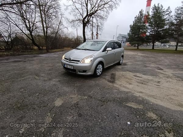 Smilšu krāsa Toyota Corolla Verso 2007 Tallina, ar dzinēja tilpumu 2.20 L un nobraukumu 338 tūkst. km par 999 €, foto 1 vietnē AUTOMOTO.COM.LV