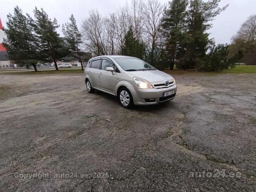 Smilšu krāsa Toyota Corolla Verso 2007 Tallina, ar dzinēja tilpumu 2.20 L un nobraukumu 338 tūkst. km par 999 €, foto 2 vietnē AUTOMOTO.COM.LV