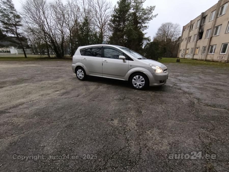Smilšu krāsa Toyota Corolla Verso 2007 Tallina, ar dzinēja tilpumu 2.20 L un nobraukumu 338 tūkst. km par 999 €, foto 5 vietnē AUTOMOTO.COM.LV