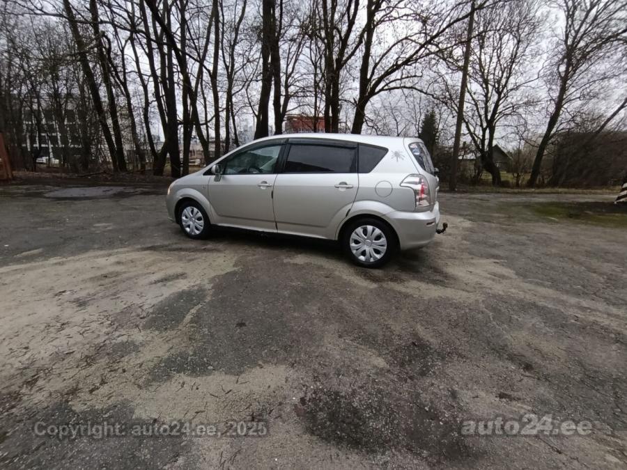 Smilšu krāsa Toyota Corolla Verso 2007 Tallina, ar dzinēja tilpumu 2.20 L un nobraukumu 338 tūkst. km par 999 €, foto 6 vietnē AUTOMOTO.COM.LV