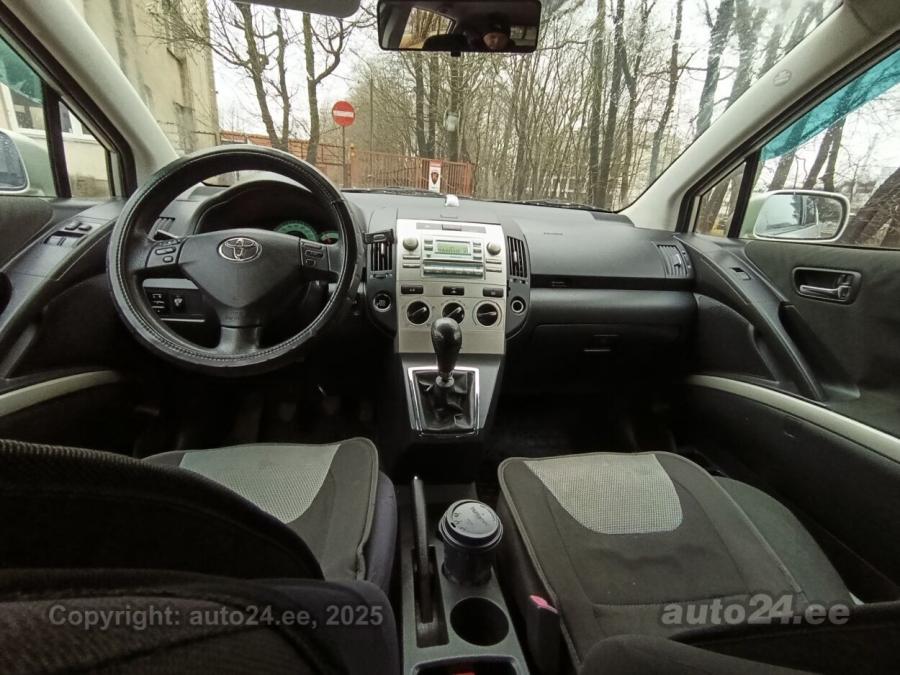 Smilšu krāsa Toyota Corolla Verso 2007 Tallina, ar dzinēja tilpumu 2.20 L un nobraukumu 338 tūkst. km par 999 €, foto 7 vietnē AUTOMOTO.COM.LV
