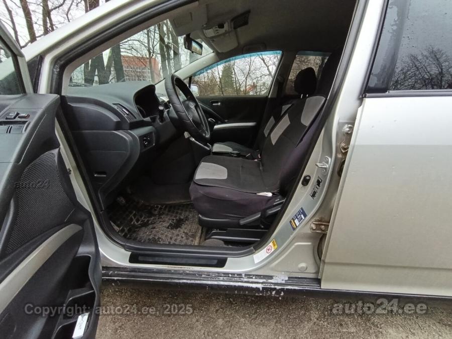 Smilšu krāsa Toyota Corolla Verso 2007 Tallina, ar dzinēja tilpumu 2.20 L un nobraukumu 338 tūkst. km par 999 €, foto 9 vietnē AUTOMOTO.COM.LV