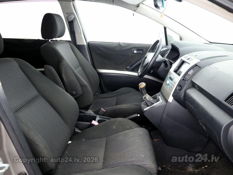 Smilšu krāsa Toyota Corolla Verso 2007 Tallina, ar dzinēja tilpumu 2.20 L un nobraukumu 318 tūkst. km par 499 €, foto 7 vietnē AUTOMOTO.COM.LV