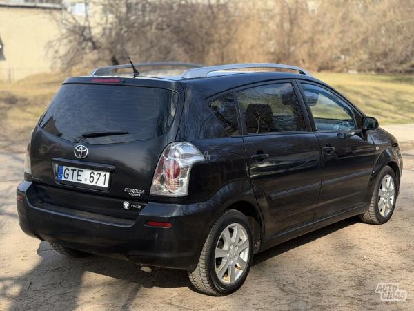 Melns Toyota Corolla Verso 2007 Viļņa, ar dzinēja tilpumu 2.20 L un nobraukumu 354 tūkst. km par 1650 €, foto 5 vietnē AUTOMOTO.COM.LV