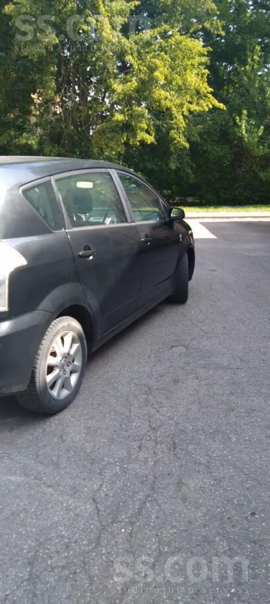 Black Toyota Corolla Verso 2005 in Dobele, with an engine capacity of 2.00 L and mileage of 314 thousand km for 1700 €, photo 3 on AUTOMOTO.COM.LV