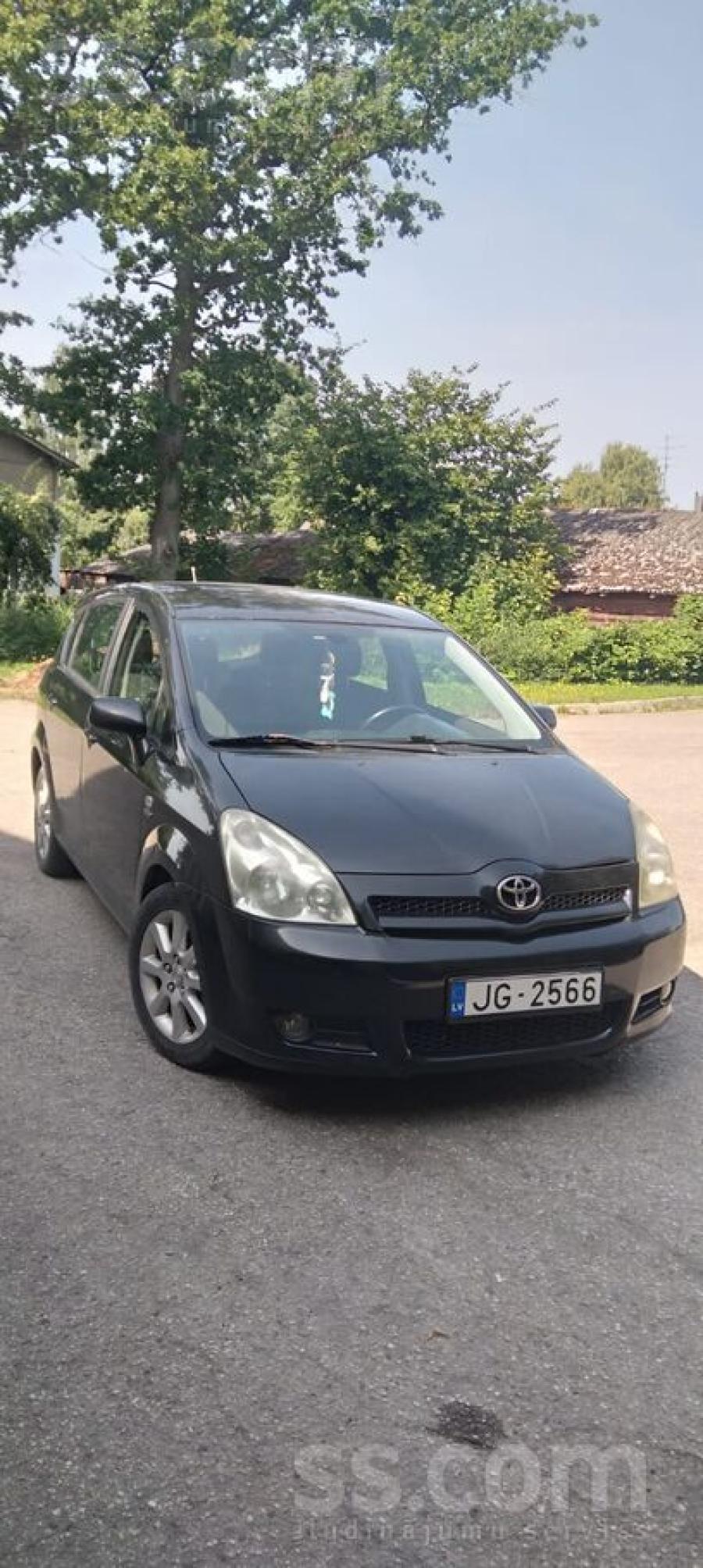 Black Toyota Corolla Verso 2005 in Dobele, with an engine capacity of 2.00 L and mileage of 314 thousand km for 1700 €, photo 4 on AUTOMOTO.COM.LV