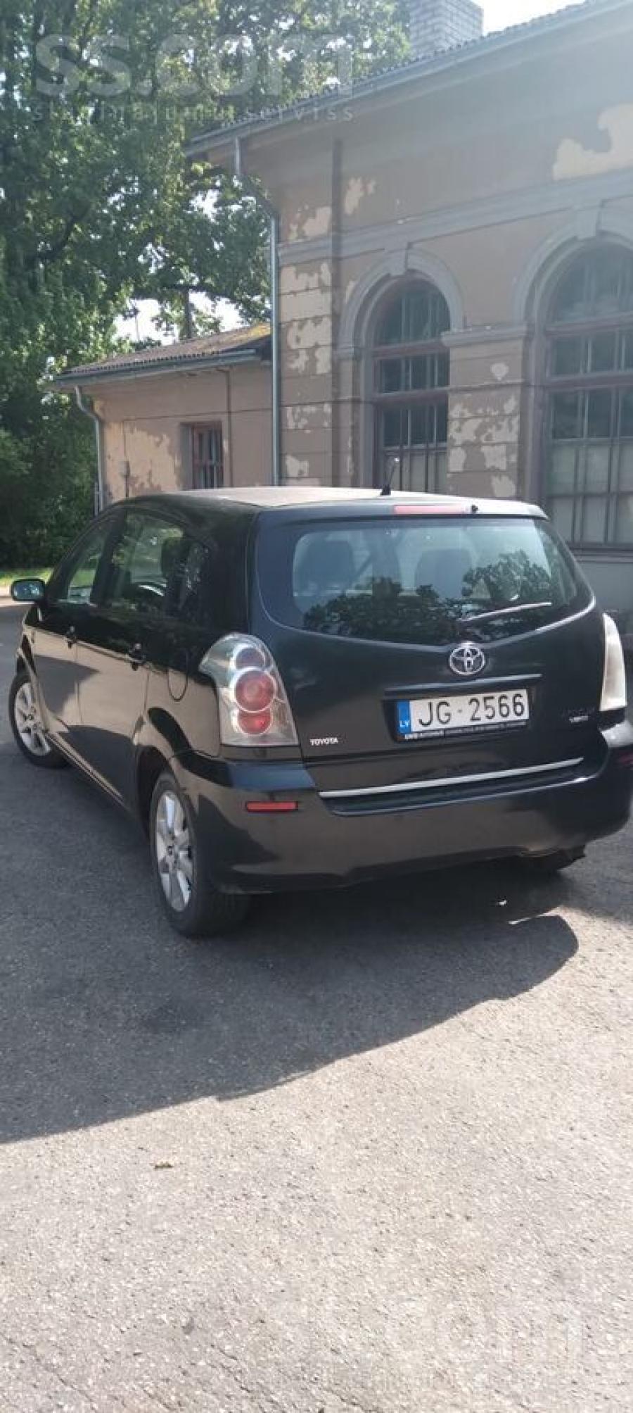 Black Toyota Corolla Verso 2005 in Dobele, with an engine capacity of 2.00 L and mileage of 314 thousand km for 1700 €, photo 7 on AUTOMOTO.COM.LV
