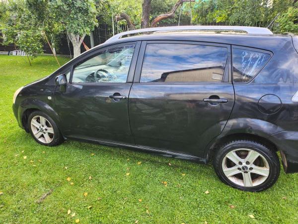 Black Toyota Corolla Verso 2006 in Vilnius, with an engine capacity of 2.23 L and mileage of 522 thousand km for 2000 €, photo 1 on AUTOMOTO.COM.LV