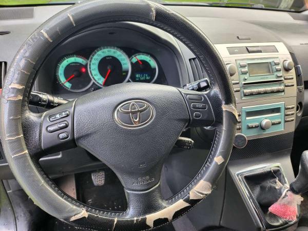 Black Toyota Corolla Verso 2006 in Vilnius, with an engine capacity of 2.23 L and mileage of 522 thousand km for 2000 €, photo 3 on AUTOMOTO.COM.LV