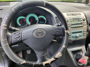 Melns Toyota Corolla Verso 2006 Viļņa, ar dzinēja tilpumu 2.23 L un nobraukumu 522 tūkst. km par 2000 €, foto 3 vietnē AUTOMOTO.COM.LV