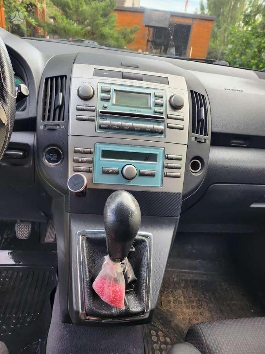 Melns Toyota Corolla Verso 2006 Viļņa, ar dzinēja tilpumu 2.23 L un nobraukumu 522 tūkst. km par 2000 €, foto 4 vietnē AUTOMOTO.COM.LV