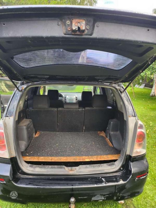 Black Toyota Corolla Verso 2006 in Vilnius, with an engine capacity of 2.23 L and mileage of 522 thousand km for 2000 €, photo 7 on AUTOMOTO.COM.LV
