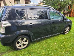 Melns Toyota Corolla Verso 2006 Viļņa, ar dzinēja tilpumu 2.23 L un nobraukumu 522 tūkst. km par 2000 €, foto 8 vietnē AUTOMOTO.COM.LV