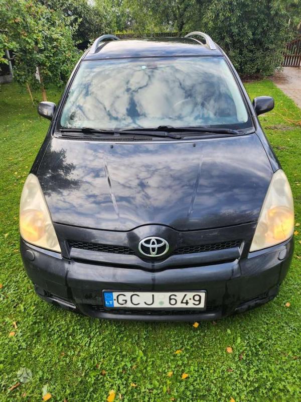 Black Toyota Corolla Verso 2006 in Vilnius, with an engine capacity of 2.23 L and mileage of 522 thousand km for 2000 €, photo 9 on AUTOMOTO.COM.LV