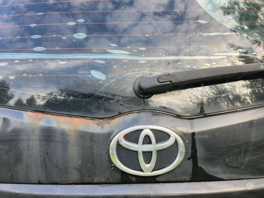 Melns Toyota Corolla Verso 2006 Viļņa, ar dzinēja tilpumu 2.23 L un nobraukumu 522 tūkst. km par 2000 €, foto 13 vietnē AUTOMOTO.COM.LV