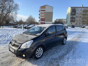 Black Toyota Corolla Verso 2007 in Ventspils, with an engine capacity of 2.20 L and mileage of 308 thousand km for 3100 €, photo  on AUTOMOTO.COM.LV