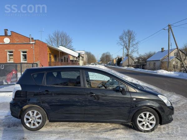 Black Toyota Corolla Verso 2007 in Ventspils, with an engine capacity of 2.20 L and mileage of 308 thousand km for 3100 €, photo 4 on AUTOMOTO.COM.LV