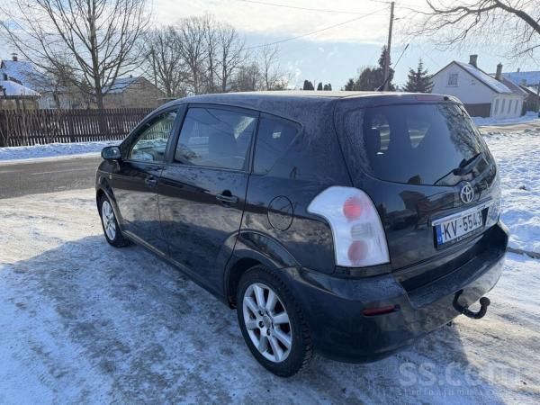 Black Toyota Corolla Verso 2007 in Ventspils, with an engine capacity of 2.20 L and mileage of 308 thousand km for 3100 €, photo 7 on AUTOMOTO.COM.LV