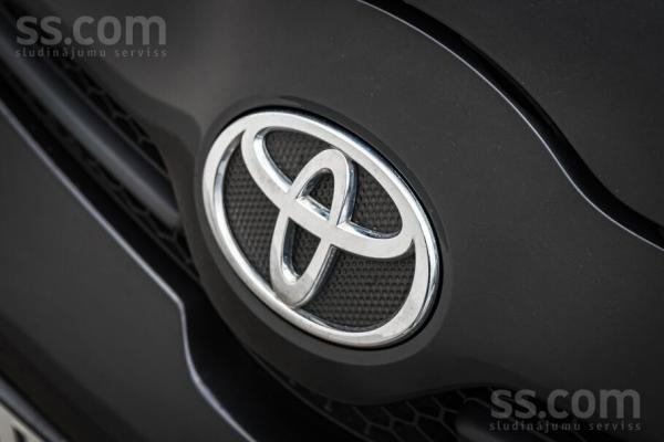Melns Toyota Corolla Verso 2007 Rīga, ar dzinēja tilpumu 2.20 L un nobraukumu 303 tūkst. km par 3250 €, foto 4 vietnē AUTOMOTO.COM.LV